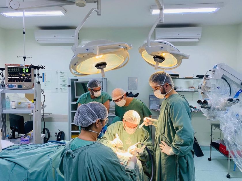 Cirurgia de implante de “ouvido biônico” é realizada no HUSD - PicNews